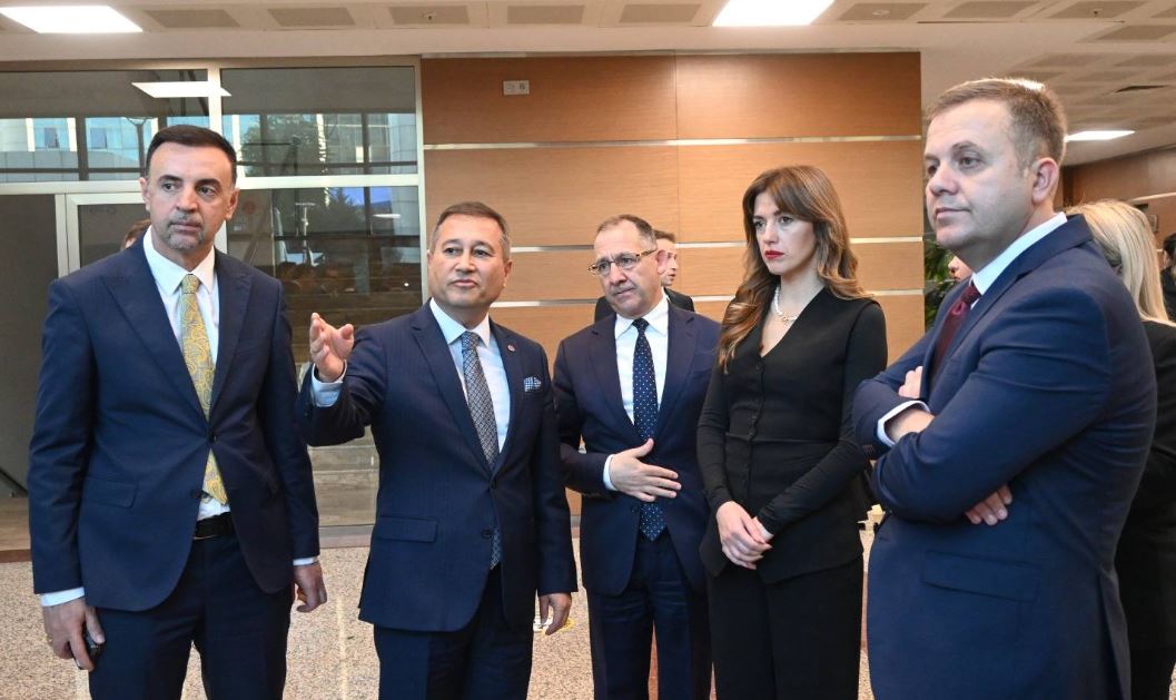 Haxhiu në Turqi viziton shërbimin korrektues, diskuton për menaxhim më ...