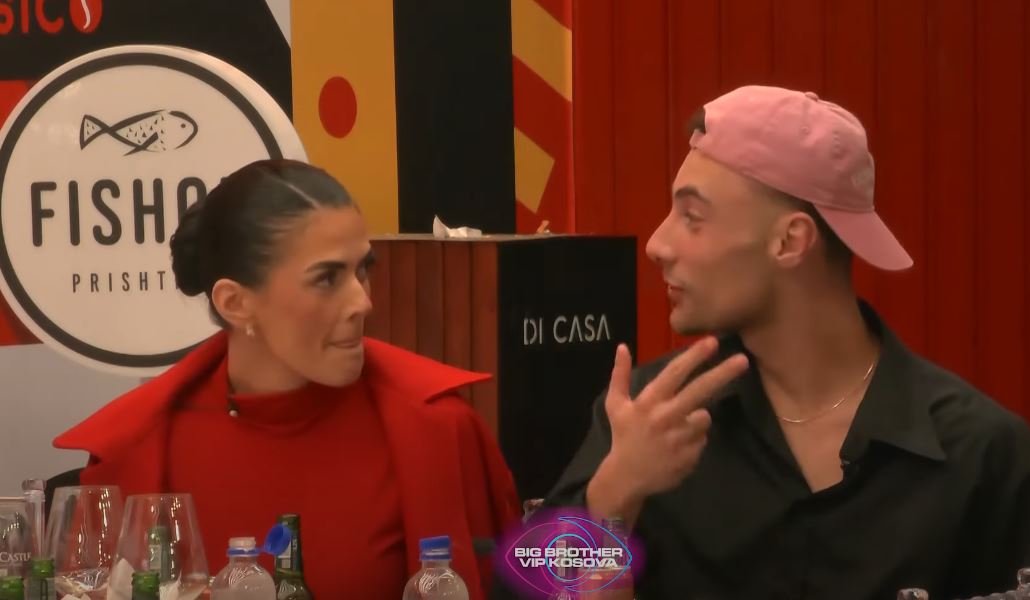 Arioni e puth Dianën (Pamje) - Gazeta Express
