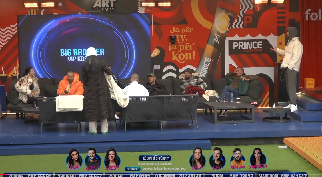 Banorët të revoltuar për rrobat e papastra, Arioni si kapiten debaton ...