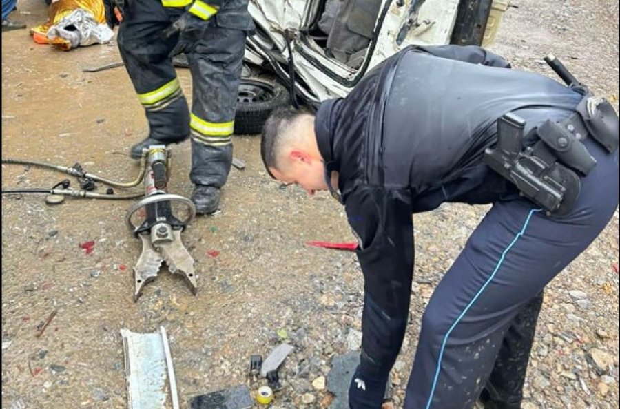 Ra 32 metra poshtë rrugës, kjo është 22 vjeçarja që humbi jetën në ... Ra 32 metra poshtë rrugës, kjo është 22 vjeçarja që humbi jetën në ...