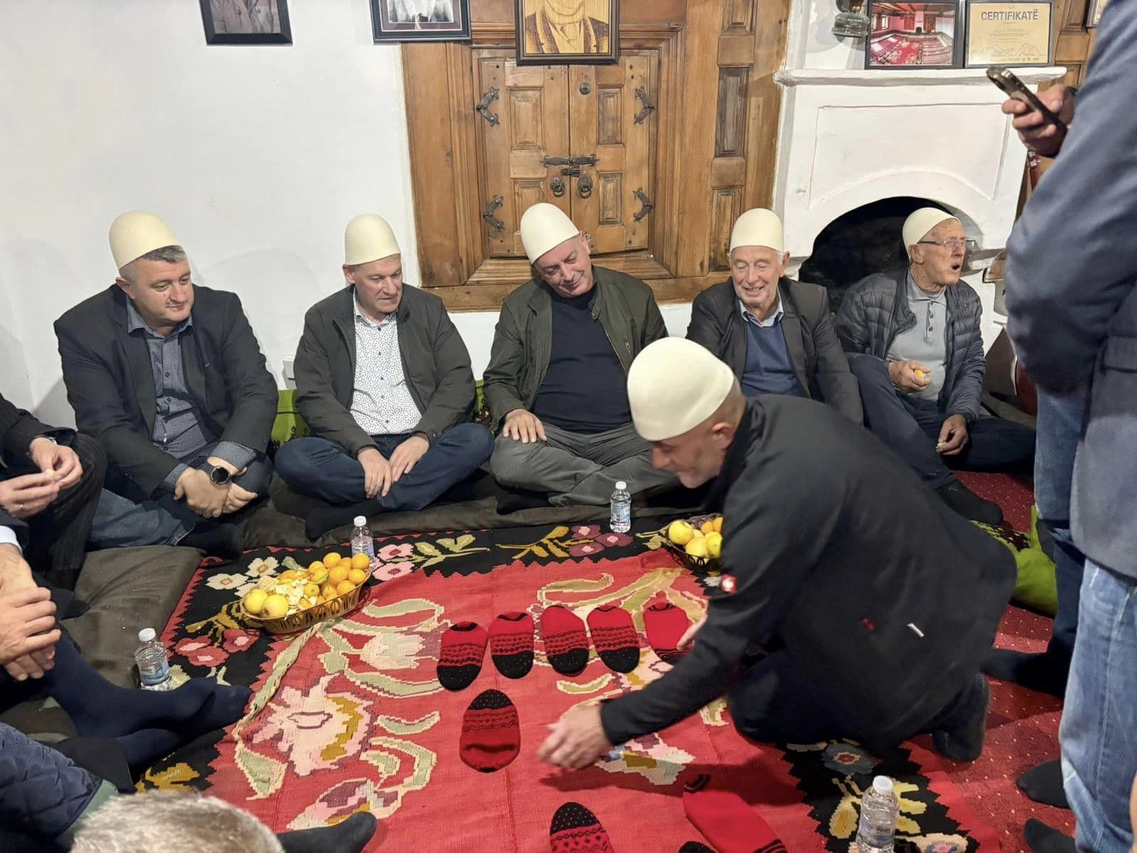 Si u festua Darka e Lamës në Deçan, Ramosaj tregon atmosferën në një ...