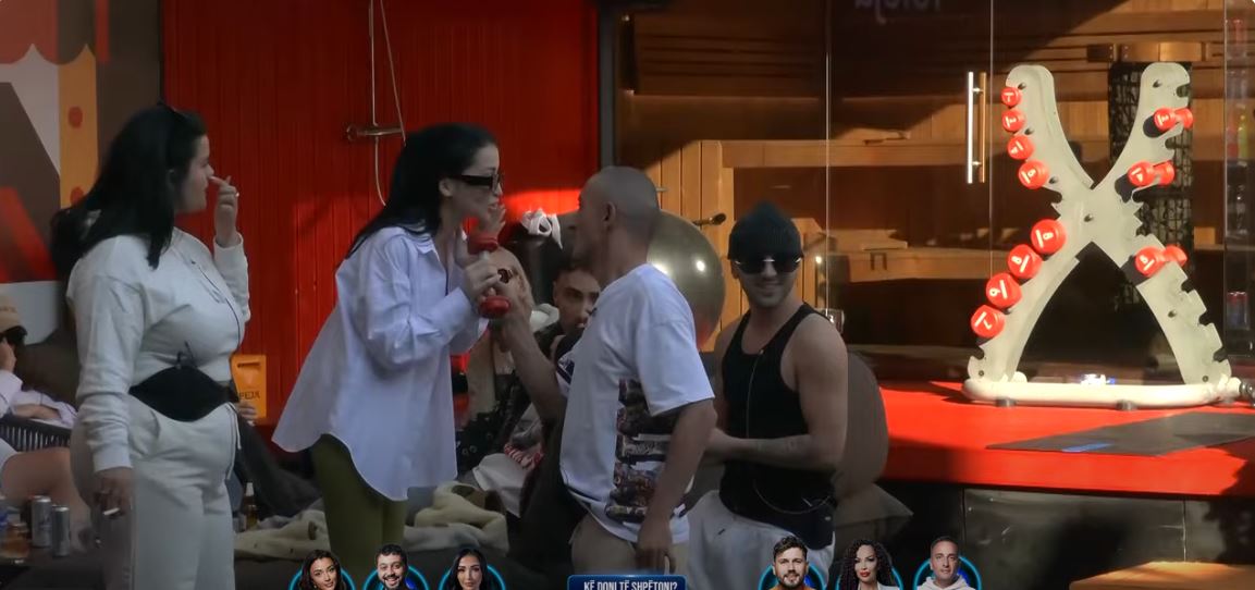 Vullneti në rolin e gazetarit, ‘raporton’ përplasjen Rovena-Xheneta ...