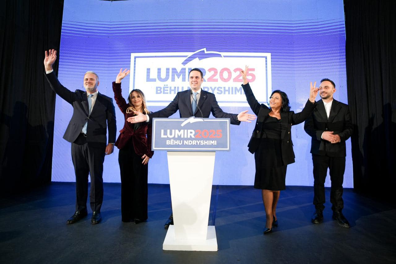 Visar Azemi prezanton kandidatët për deputetë të degës së LDK'së Ferizajt - më 9 shkurt do ta ...