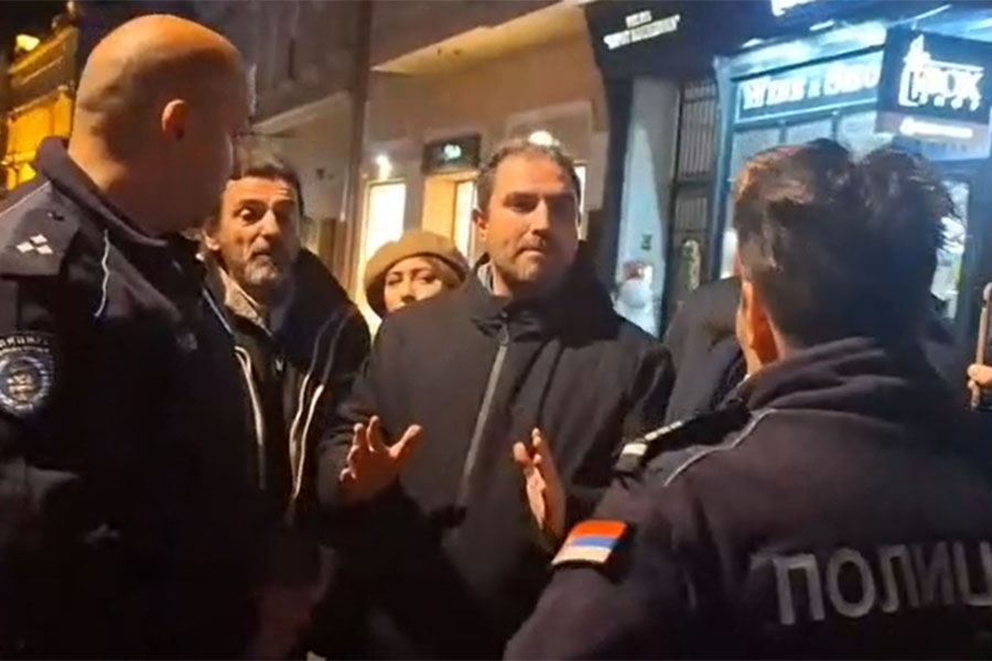 Politikanët në Serbi të përndjekur nga regjimi i Vuciq-it, mbrëmë u ... Politikanët në Serbi të përndjekur nga regjimi i Vuciq-it, mbrëmë u ...