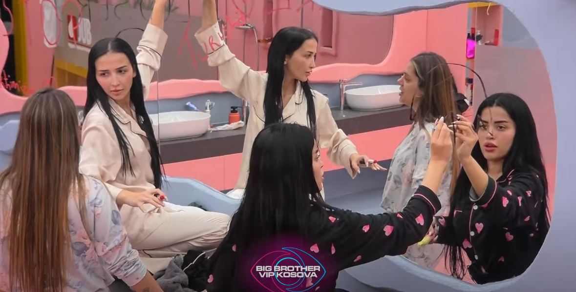 Xheneta, Lela dhe Anisa krijojnë ‘hallakamë’ në shtëpi gjatë natës - Gazeta Express