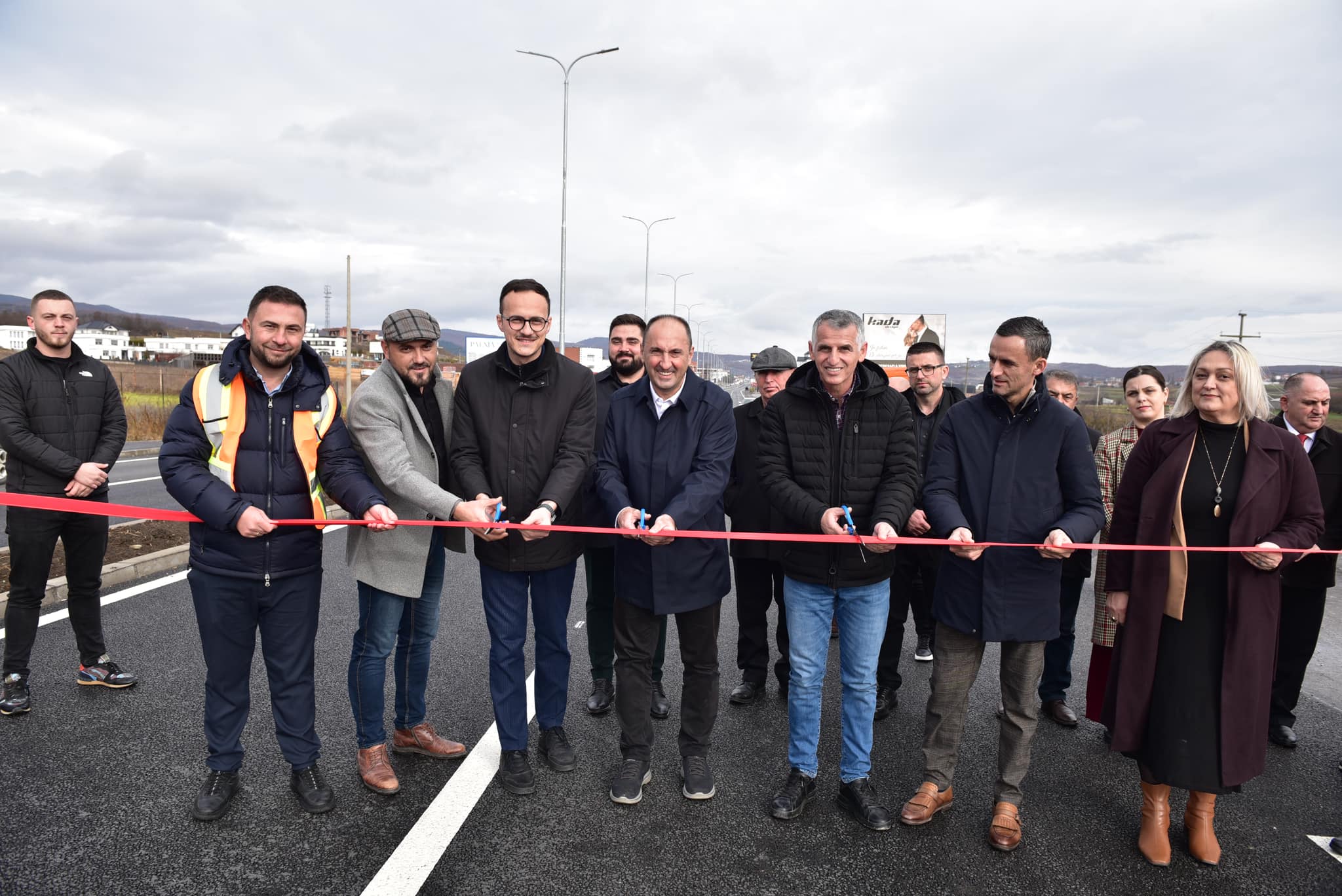 Përurohen 2.9 km rrugë që shkon nga Gjilani në drejtim të Bujanovcit ...