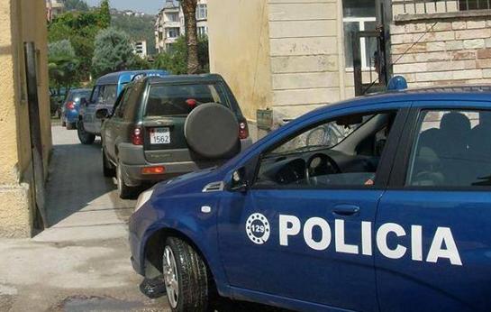 Tentohet të grabitet një bankë e nivelit të dytë në Korçë, autori ia ... Tentohet të grabitet një bankë e nivelit të dytë në Korçë, autori ia ...