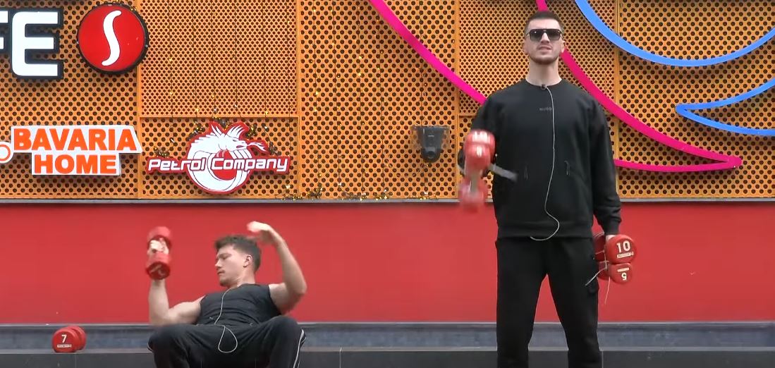 “Ma Fitim, unë s’kom qejf me muskuj” – Xheneta e ngacmon Fitimin derisa ...