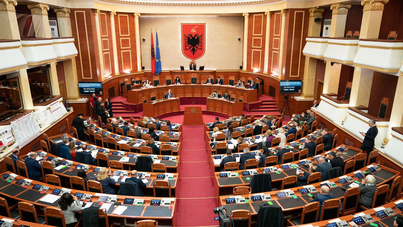 Noka i del në mbrojtje Berishës dhe replikon me Shalsin: E ke kokën ...