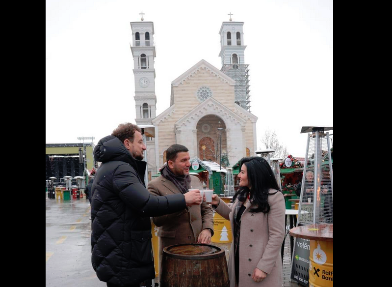 Memli Krasniqi uron Krishtlindjen me dy kandidatët e PDK'së për ...