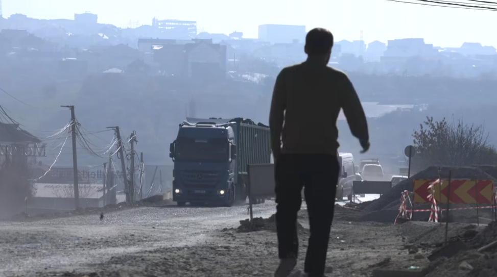 "4 vjet, 2 kilometra rrugë", Abdixhiku me video ironizuese për rrugët ...