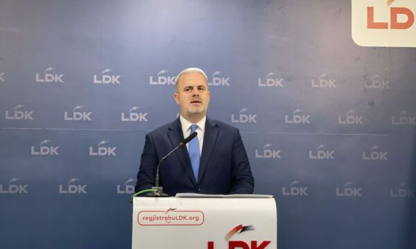 Ankesa e VV-së kundër votave të LDK-së, Azemi: Duan me dhunë ti bëjnë ... Ankesa e VV-së kundër votave të LDK-së, Azemi: Duan me dhunë ti bëjnë ...