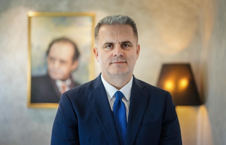 Visar Azemi: Rugova lider i pathyeshëm në rrugën për liri dhe pavarësi ...