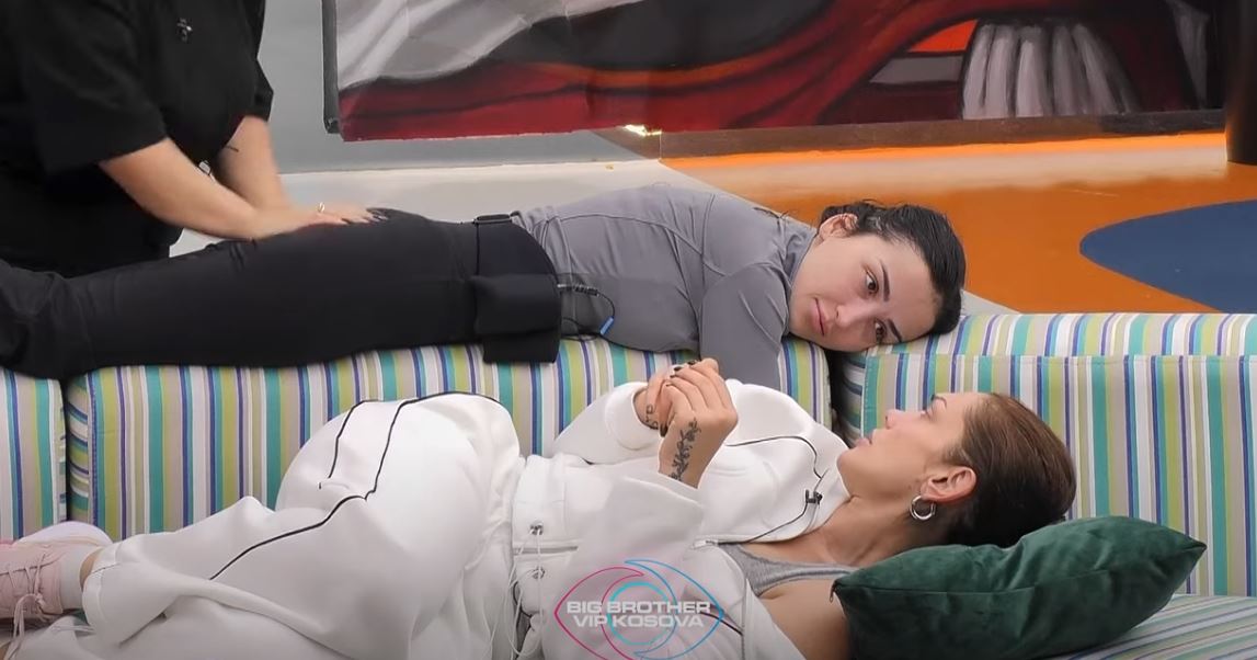 Gresa e godet pas në vithe Xhenetën – kjo e fundit “dyshon” se ajo ...