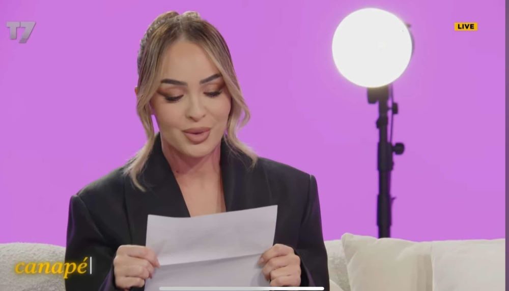 Letër nga nëna, Adelina Berisha me lot në studio - Gazeta Express