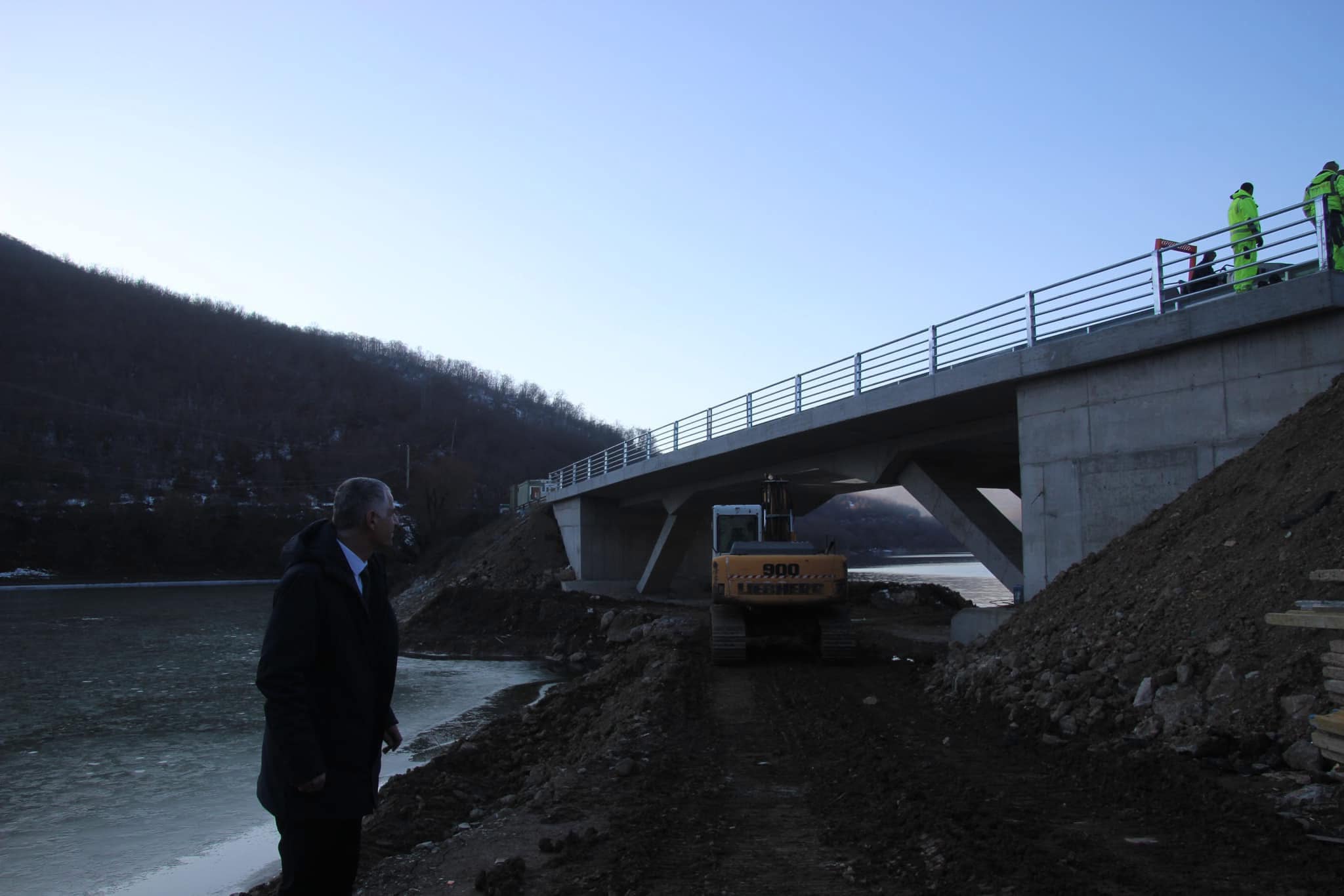 Pasi u bë publike se Ura e Badocit s'është testuar, Durmishi jep ... Pasi u bë publike se Ura e Badocit s'është testuar, Durmishi jep ...
