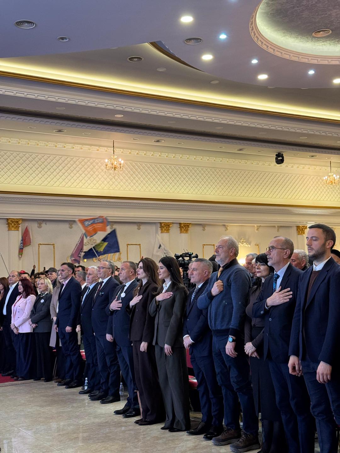 Ragip Xhaka pritet me entuziazëm në vendlindjen e tij, Podujevë ...