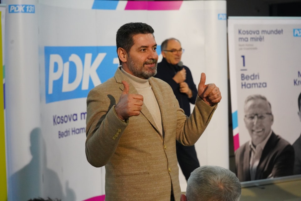 Fetah Paçarizi, aktori i teatrit që iu fut garës për deputet - Gazeta ...