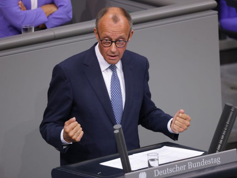 Mocioni i CDU/CSU për azilin miratohet në Bundestag, u përkrah edhe nga ...