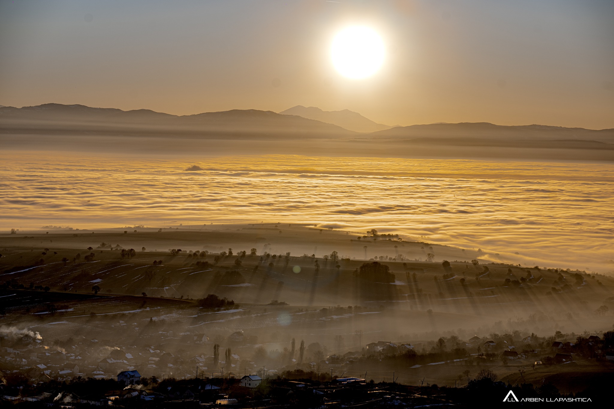 Shkrepje mahnitëse nga ajri, si duket Prishtina pas mesnate - Gazeta ...