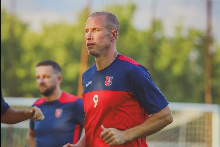 Sa më i vjetër, aq më i mirë: Bekim Balaj fiton “Këpucën e Artë” në ...