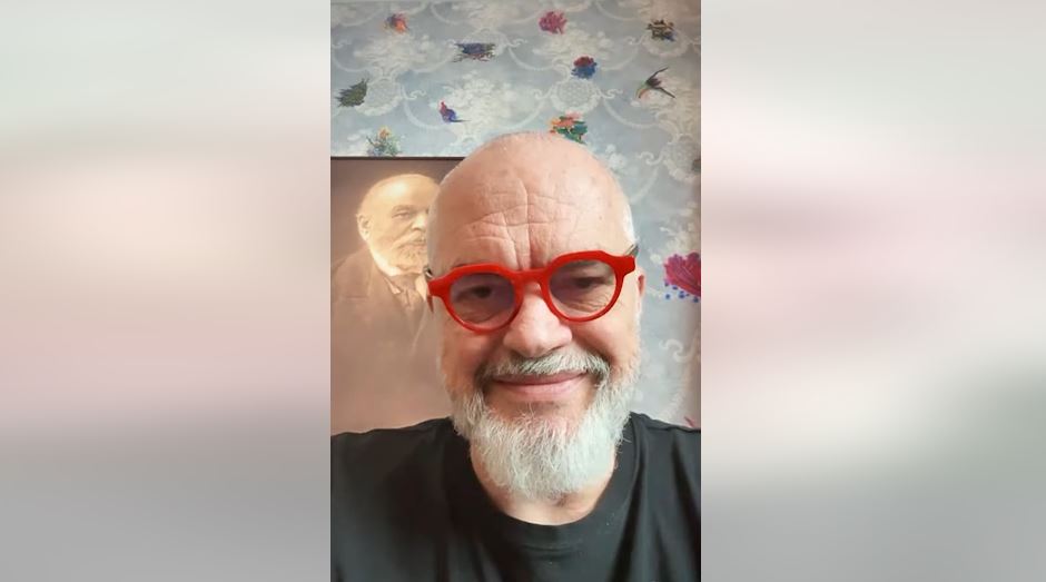 Edi Rama uron mësuesit për 7 Mars - Gazeta Express