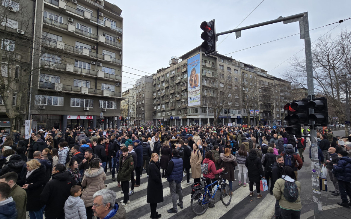 Vazhdojnë protestat në Serbi, studentët paralajmërojnë bllokimin e ... Vazhdojnë protestat në Serbi, studentët paralajmërojnë bllokimin e ...