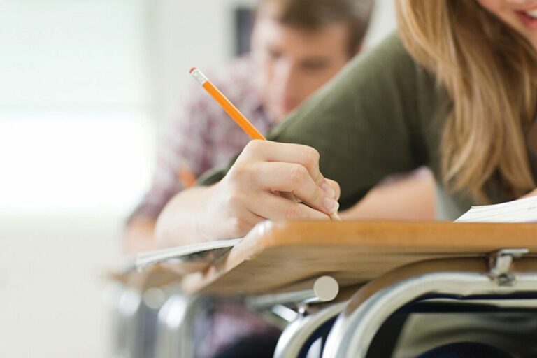 UNESCO: Ankthi i nxënësve shqiptarë për matematikën ka pësuar rënie ... UNESCO: Ankthi i nxënësve shqiptarë për matematikën ka pësuar rënie ...
