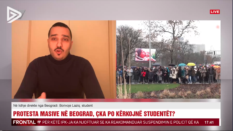 Studenti që po merr pjesë në protestat në Serbi: Duam gjykata ...