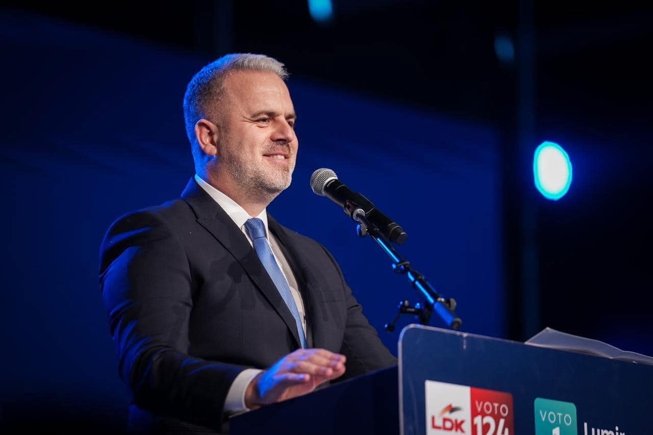 Visar Azemi pas publikimit të bisedave mes Bislimit dhe Krasniqit ...