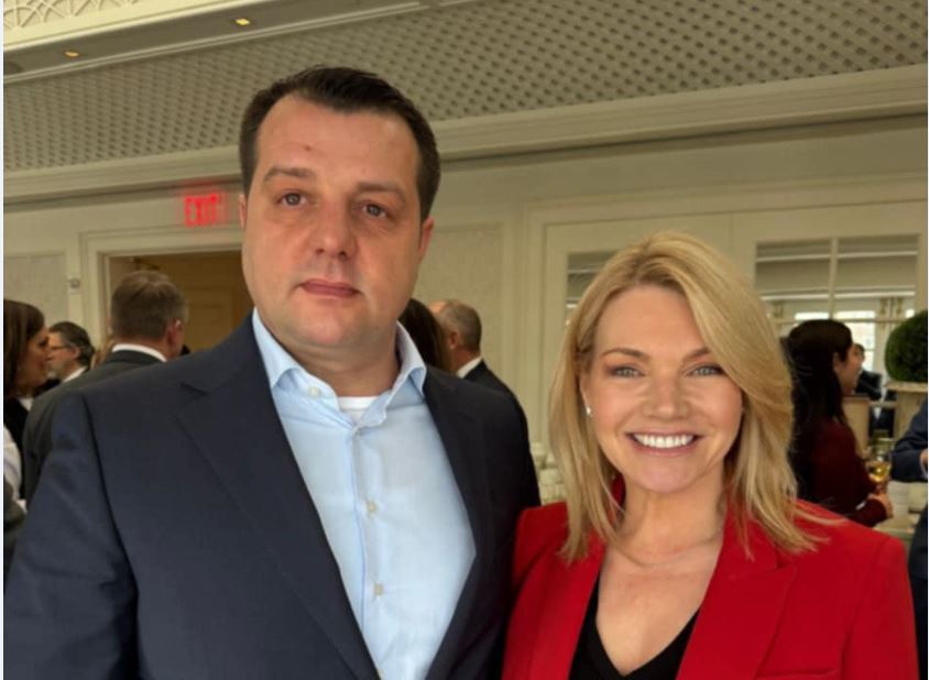 Shkëlqim Devolli me kongresistë dhe ekipin e ngushtë të Presidentit ...