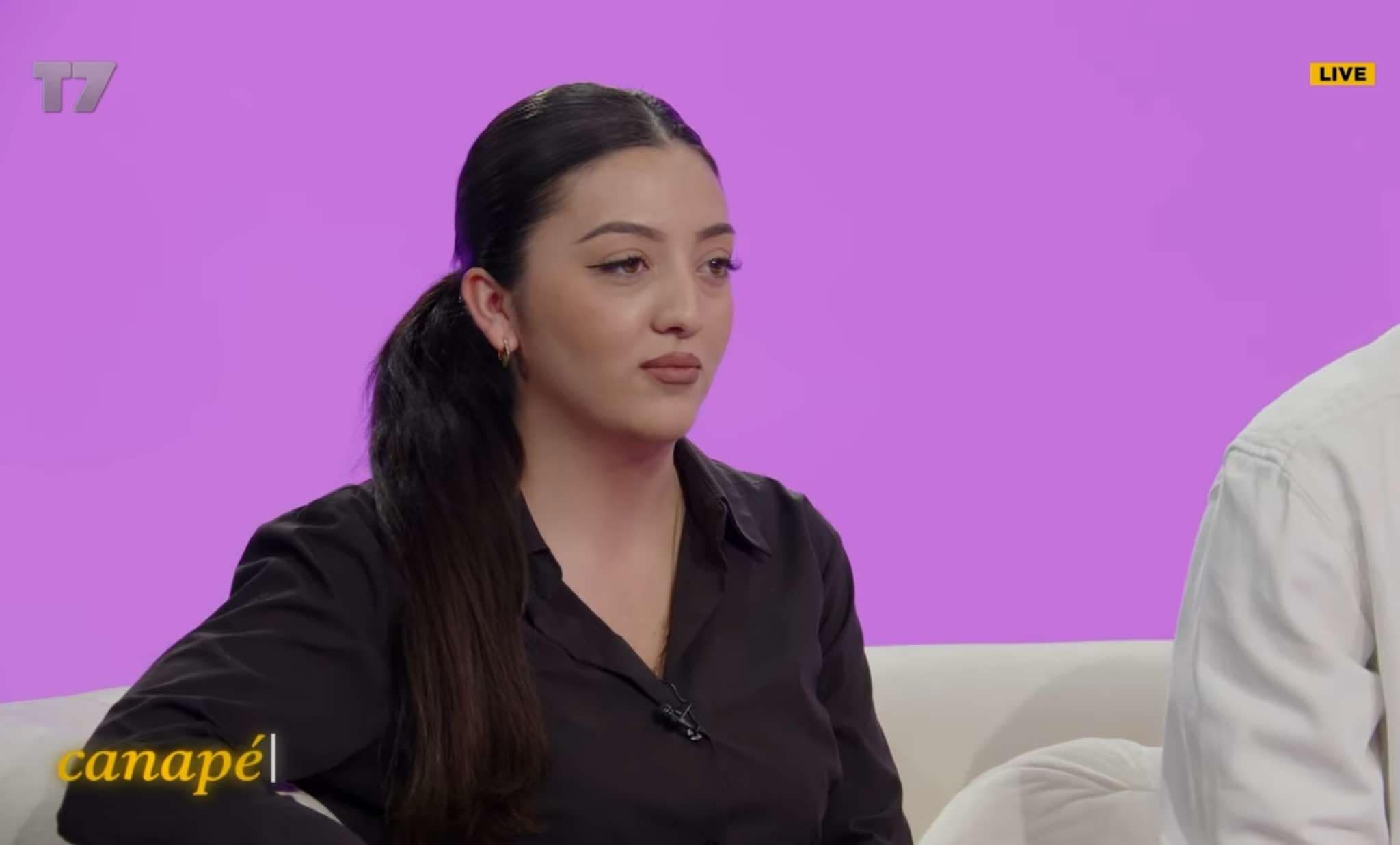 Gazetarja Blerta Zuka me mesazh të fortë për vendlindjen dhe bukuritë e Smirës - Gazeta Express