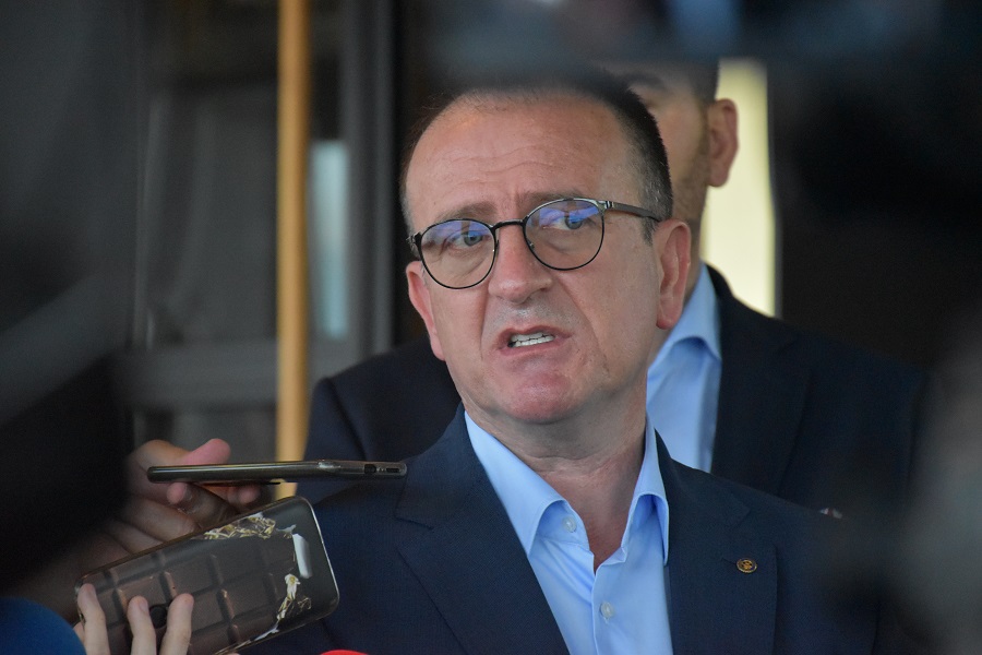 Arben Taravari hyn në "lojën gjeopolitike" me një kërcënim: Një vendim ...