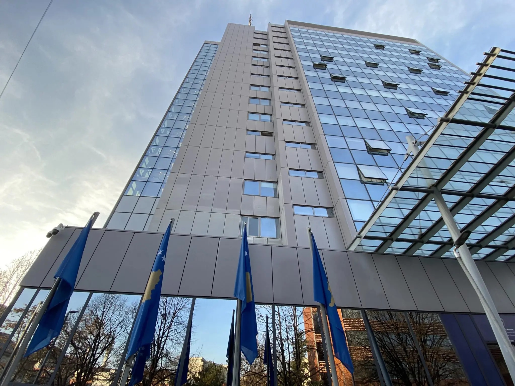 Ekonomistët: Çdo vonesë në krijimin e institucioneve dëmton Kosovën në ...