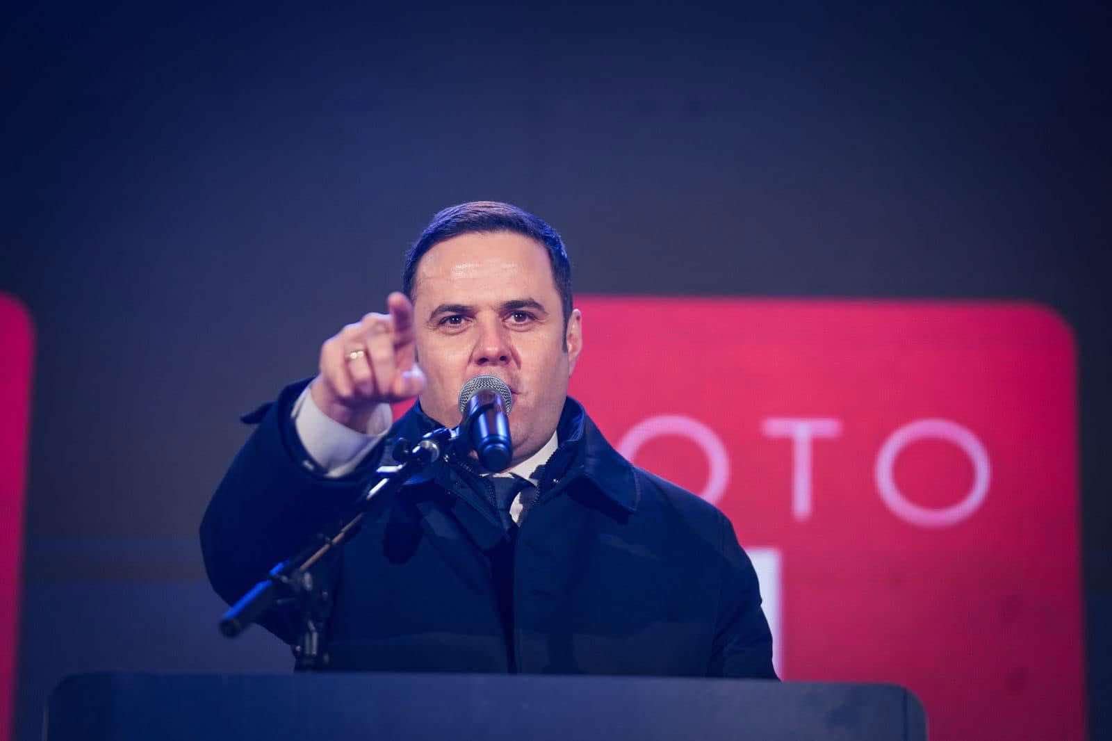 Abdixhiku: Të gjithë punëtorëve të shtetit do ua rrisim pagat me ... Abdixhiku: Të gjithë punëtorëve të shtetit do ua rrisim pagat me ...