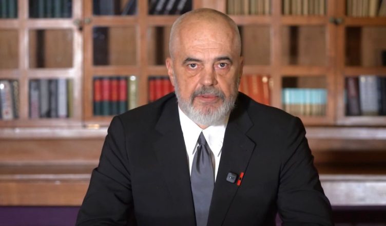 Rama uron besimtarët myslimanë me nisjen e muajit të Ramazanit: Agjërim ...