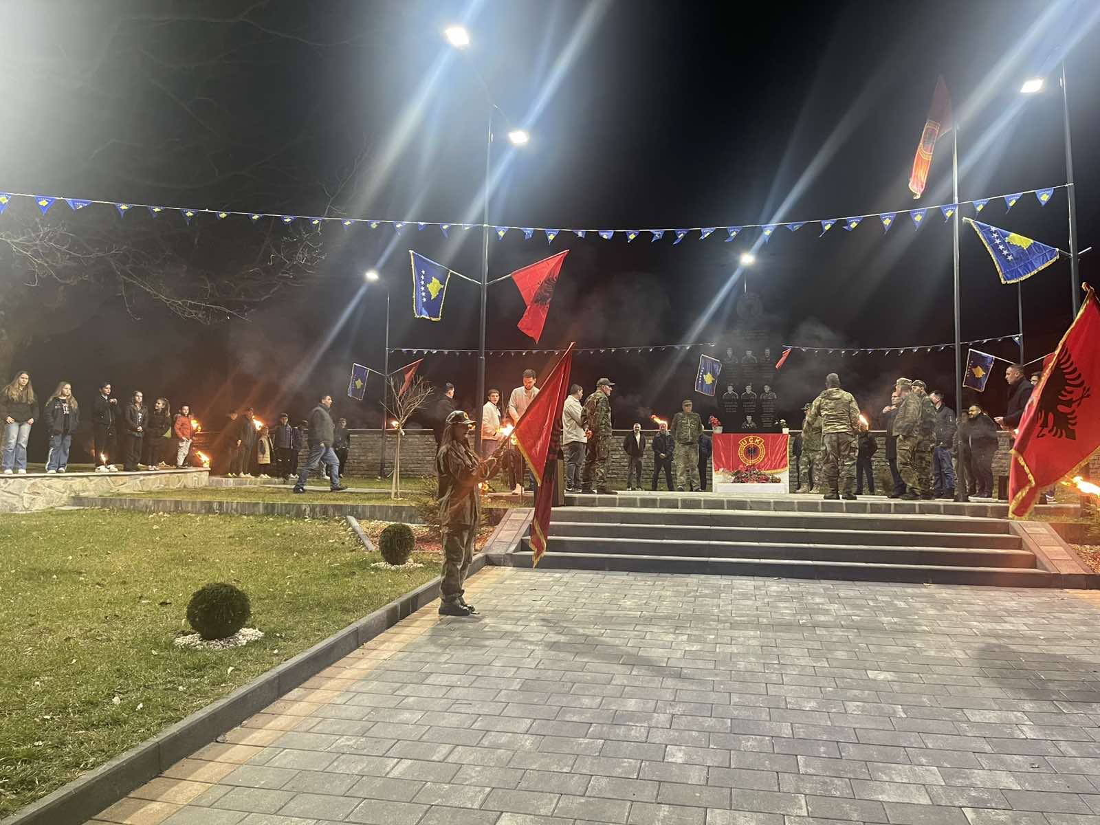 Jo vetëm në Prekaz, nata e zjarreve mbahet edhe në këtë fshat të ...