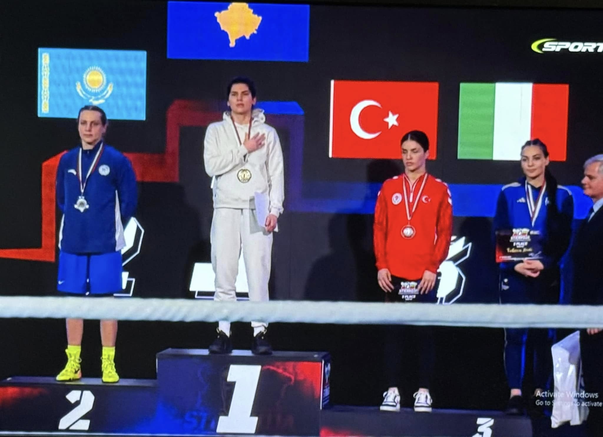 Kryeministri Kurti e përgëzon boksieren Donjeta Sadiku për medaljen e artë - Gazeta Express