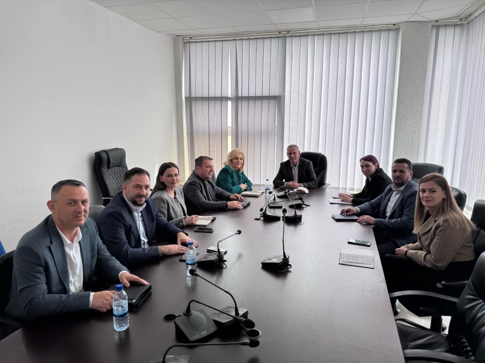 Prokuroria Themelore në Mitrovicë mban takim për trajtimin e rasteve të ...