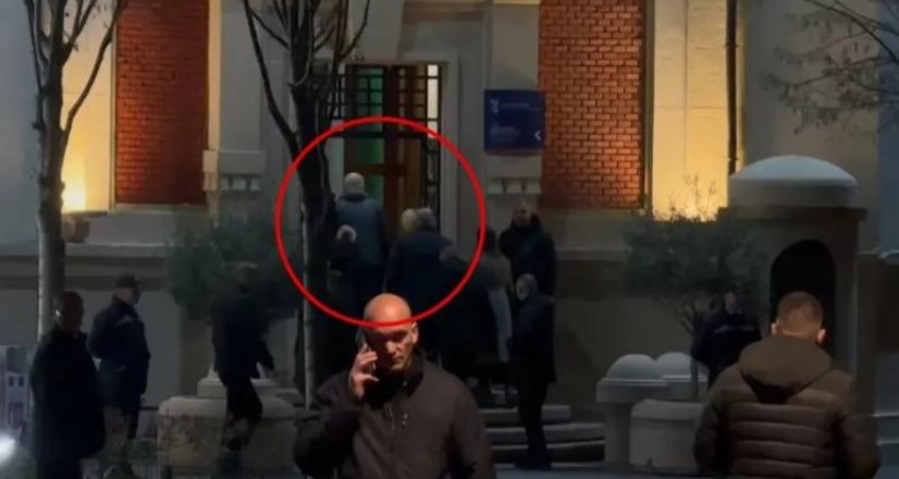 Rama pasdite në bashkinë e Tiranës, takon drejtorët dhe nënkryetarët ...