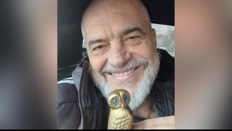 Vlonjatët i dhuronë Ramës bufin me sytë blu - Gazeta Express