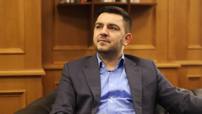 Raportohet se ish-Ministri i Ekonomisë Kreshnik Bekteshi po merret në ...