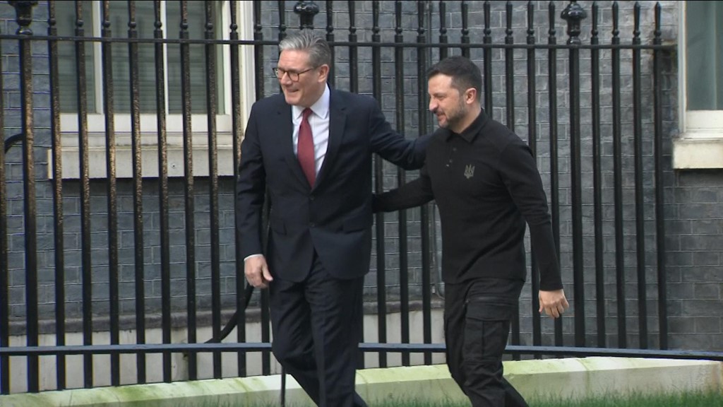 Përqafimi i ngrohtë me Zelenskyn, ishte ‘‘mesazhi’’ i Starmer për ...