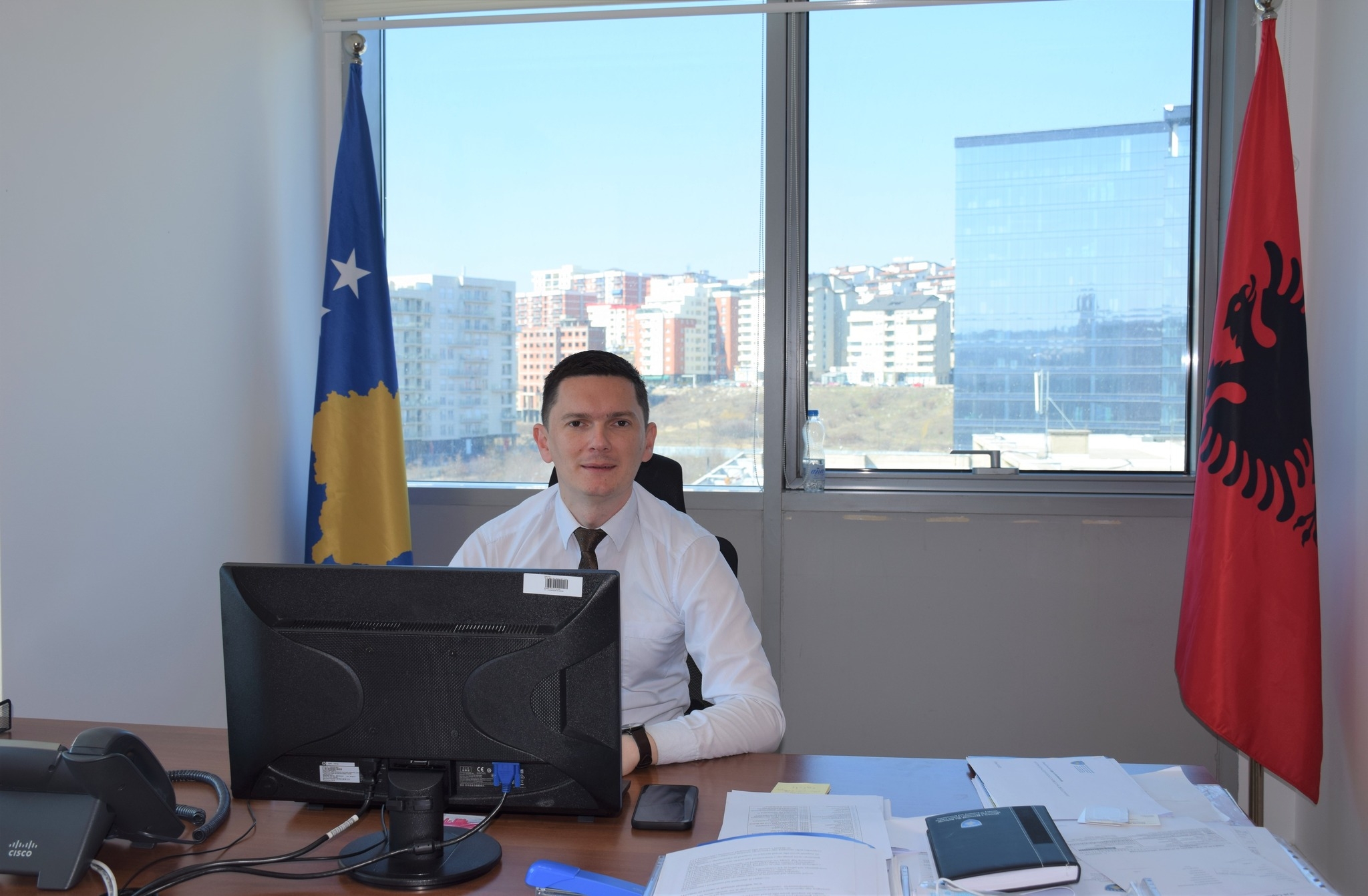 Zv.ministri i Kurtit thotë se u largua nga konferenca në Tiranë për ...