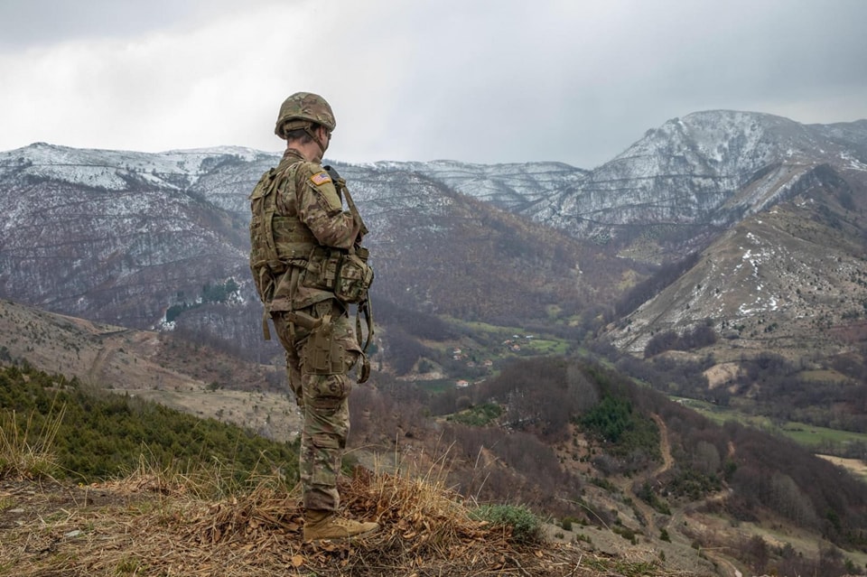 Ushtarët amerikanë kalojnë të shtunën duke patrulluar kufirin me Serbinë: Përpjekje për ...