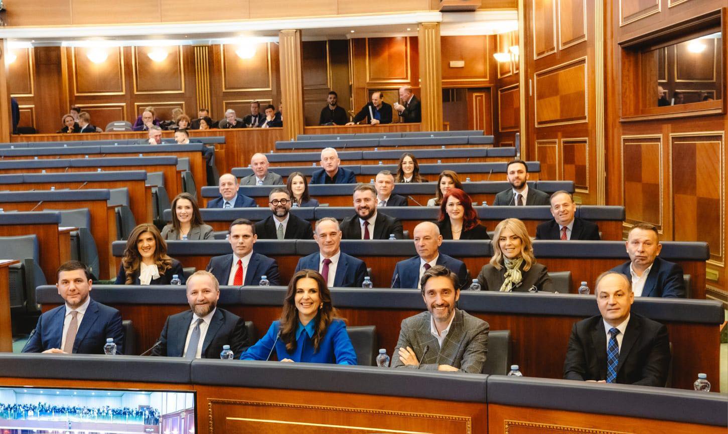 Grupi Parlamentar i PDK'së mblidhet për t'u konsultuar para fillimit të ...
