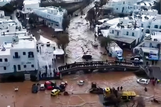Moti i keq përmbyt ishujt e Greqisë, rrugët kthehen në lumenj - Gazeta ...