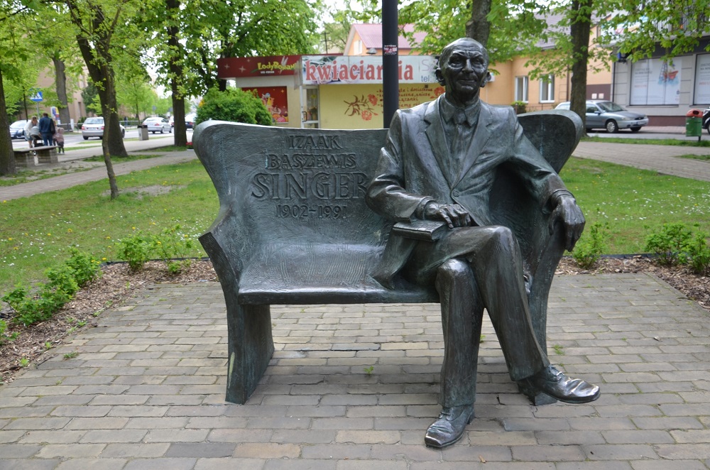 Eseja e javës/ Singer: Gazetaria dhe letërsia - Gazeta Express