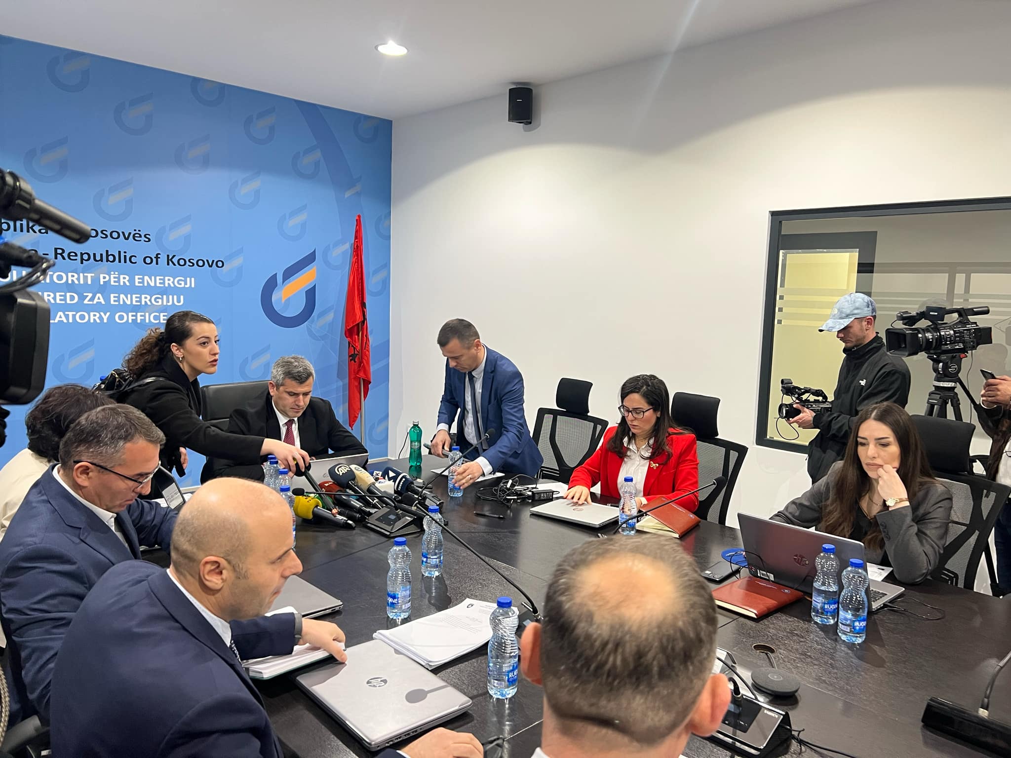 ZRRE s'tregon, raportohet se çmimi i rrymës është shtrenjtuar deri në ...