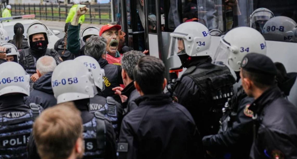 Incidente në marshimet e 1 Majit në Stamboll/ Policia përleshet me ...